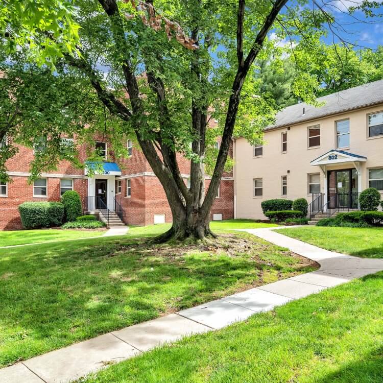 University Manor Apartments - ResidentialONE Site